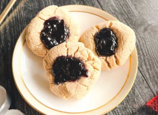 Spiced Shortbread & Jam Vegan Cookie Recipe - Sass Magazine